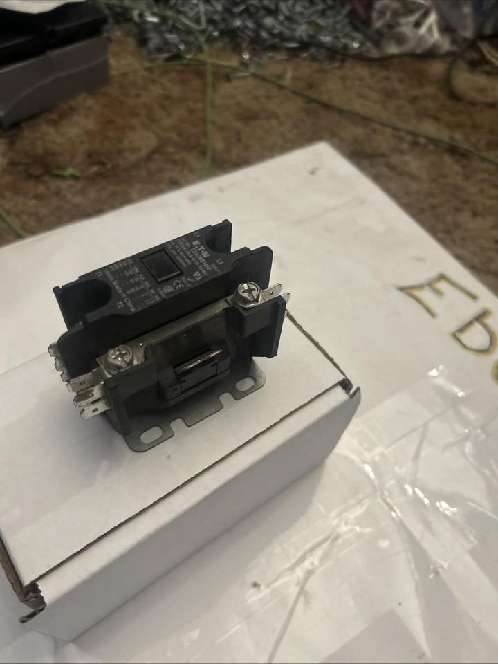 C25CNB125T Eaton / Cutler Hammer Contactor - 25 Amp / 1-1/2 Pole / 24V ...