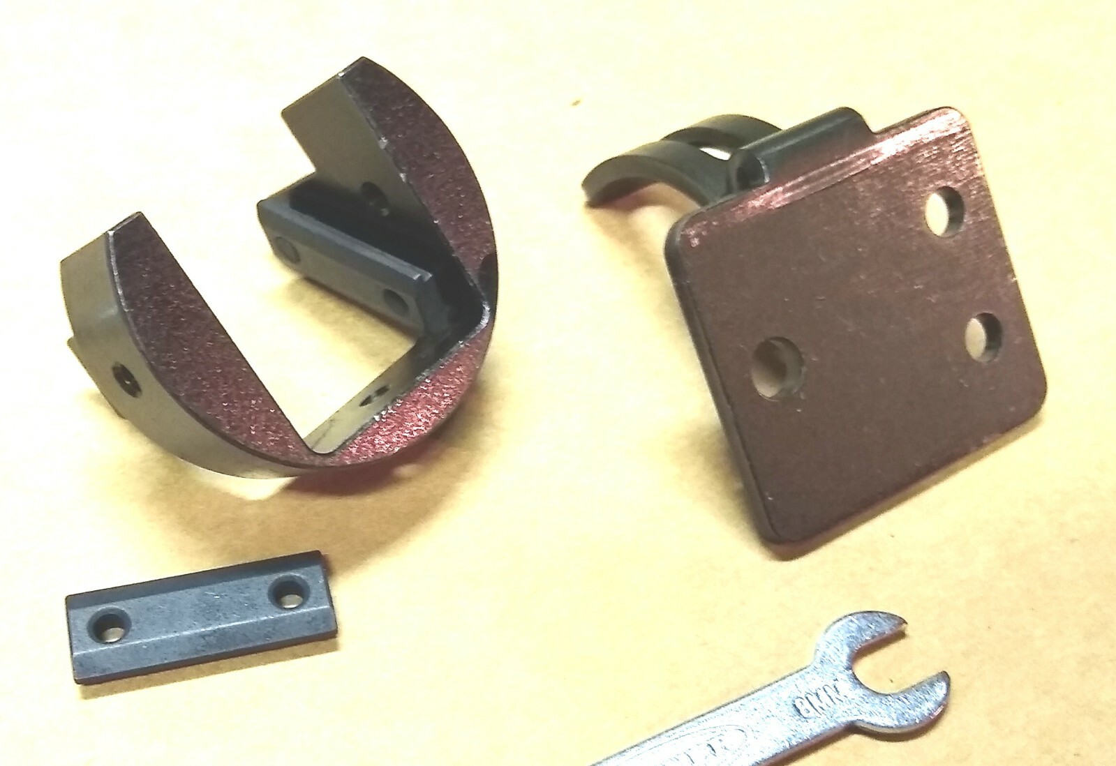 New Banner Engineering EZLSA-MBK-12 Center Mounting Bracket SET 90989 ...