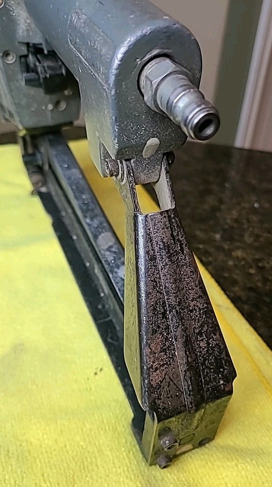 Senco SKS Narrow Crown Stapler 18 Gauge 3/4'' to 1.5" Staples 120psi ...