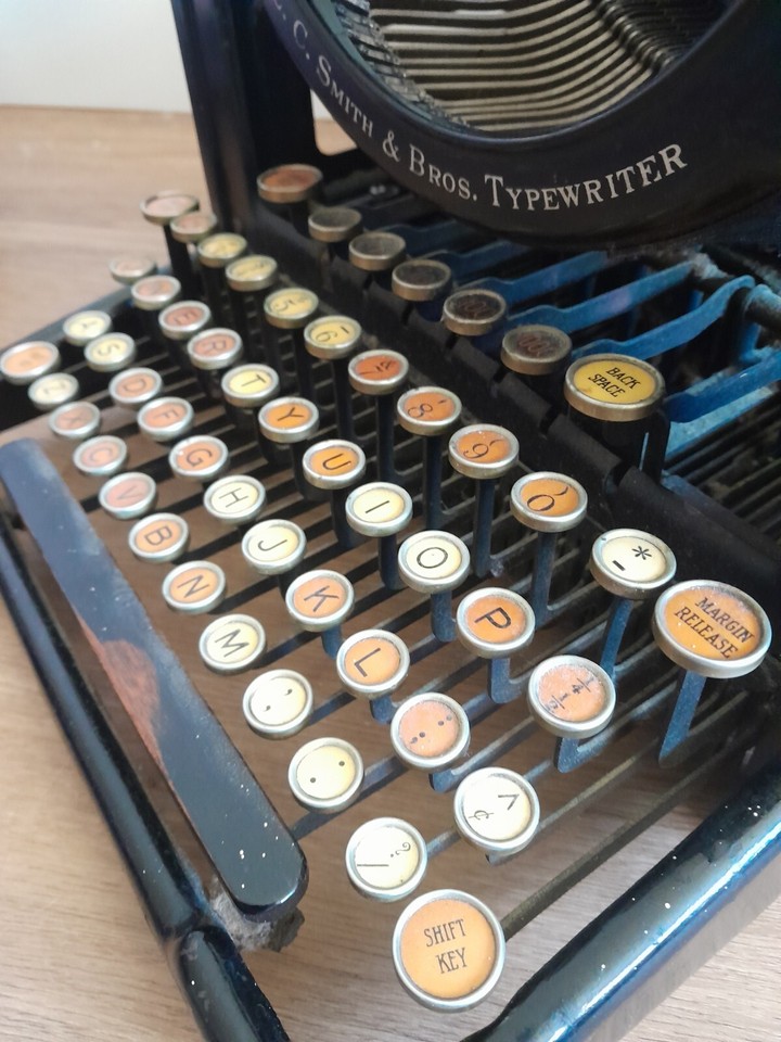 Antique Working 1923 LC Smith No. 2-8 S Cast Iron Desktop Typewriter ...