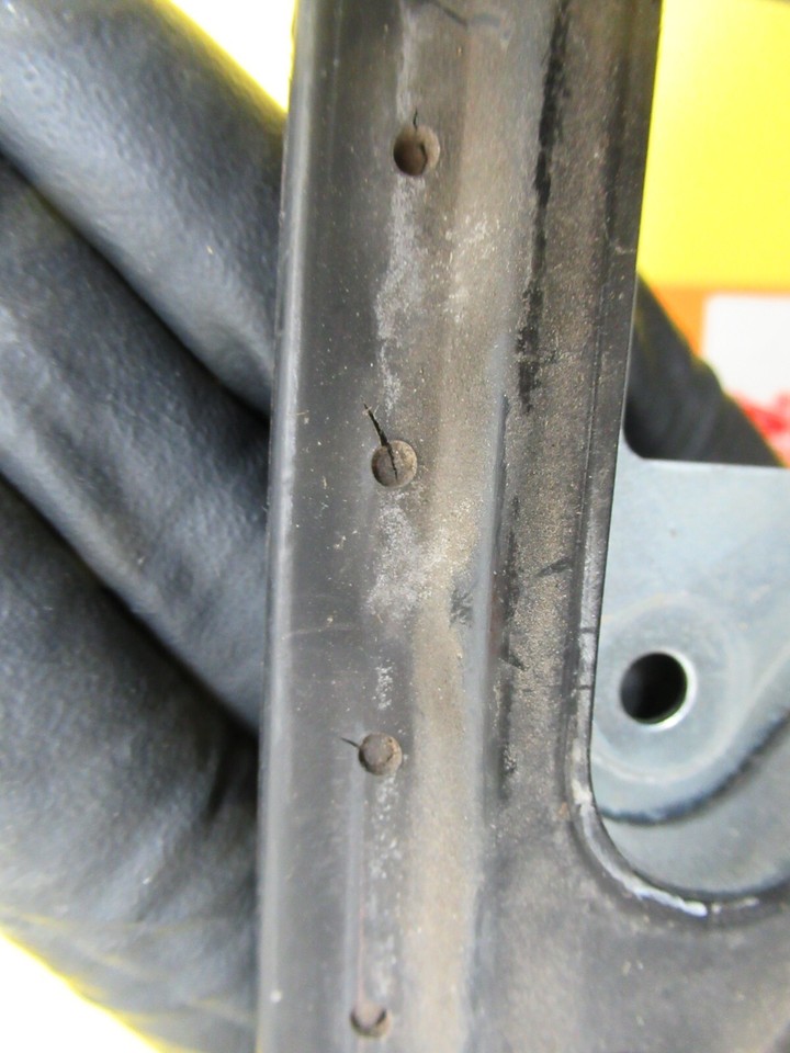 DOOR MIRROR MOUNT BRACKET CORNER GLASS WINDOW TRACK RUBBER SEAL RH ...