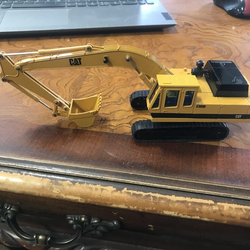 Caterpillar E300B Excavator in 1/48 Scale Shinsei of Japan *RARE* | eBay
