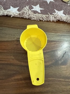 Vtg Tupperware Mini Gadget Sifter Loose Tea Strainer Yellow 879-5 | eBay