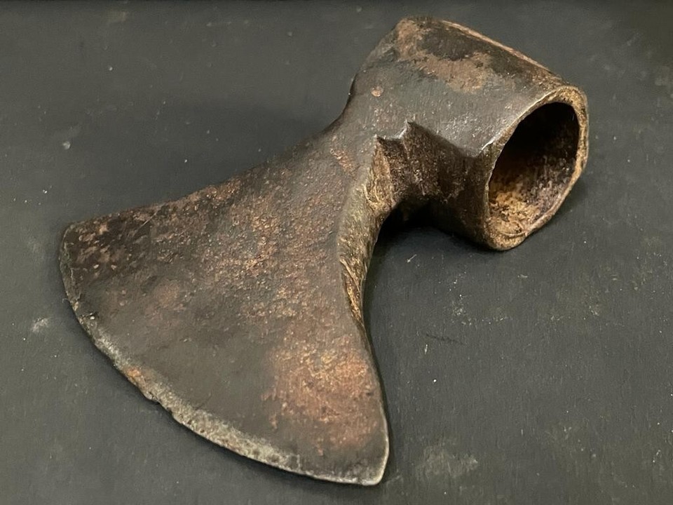 OLD VINTAGE HAND FORGED RUSTIC SOLID IRON AXE HATCHET /AXE HEAD WOOD ...