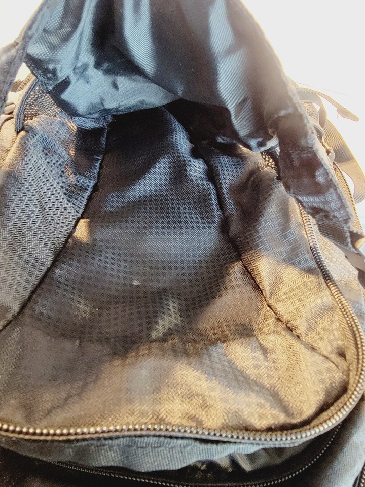 QUEST Bladder Hydration Pack Backpack 2 Liter Black Bag Hiking | eBay