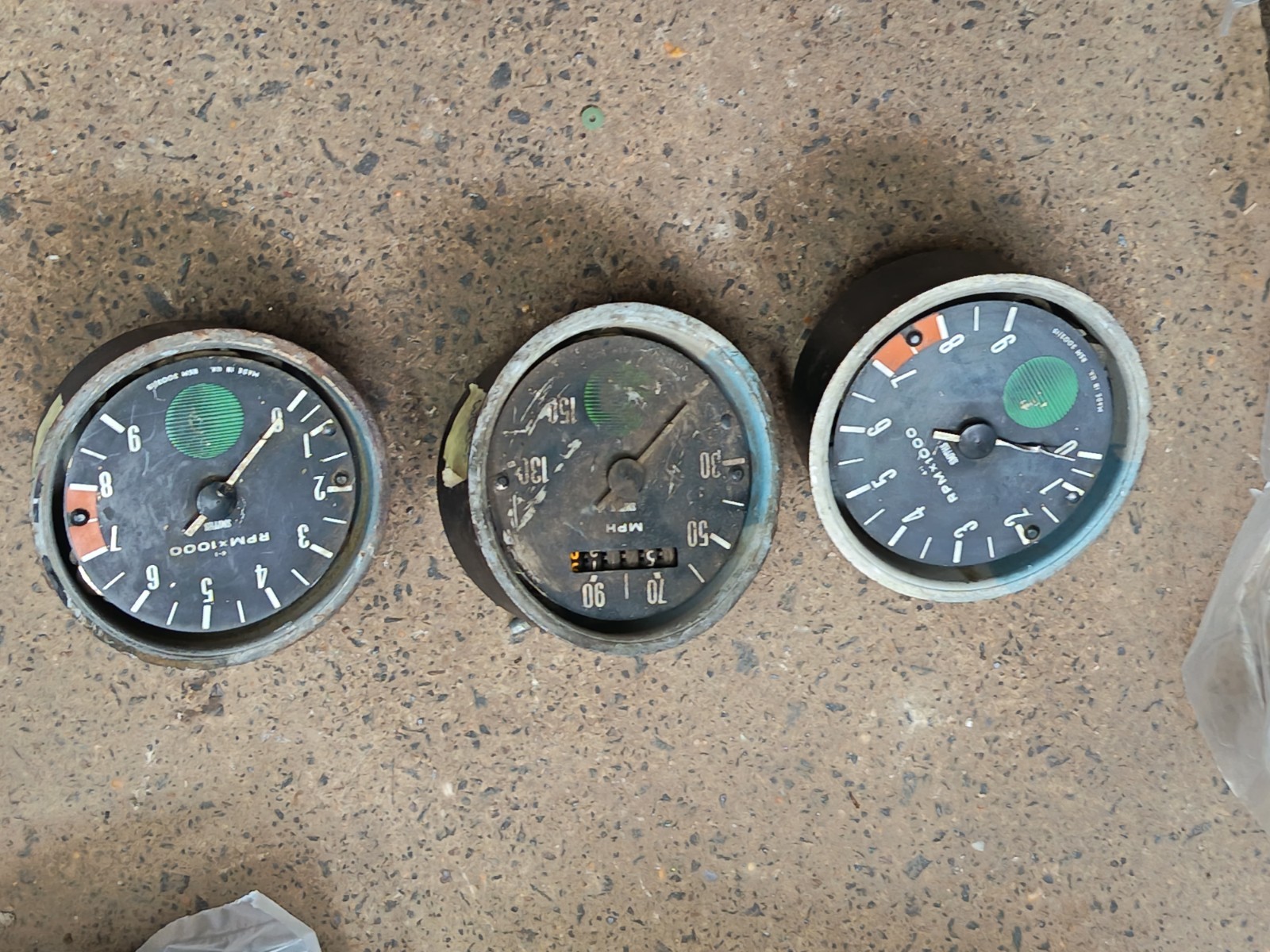 NORTON COMMANDO 1 X SPEEDO AND 2 X REV COUNTERS FOR RESTORATION (LOT 5 ...