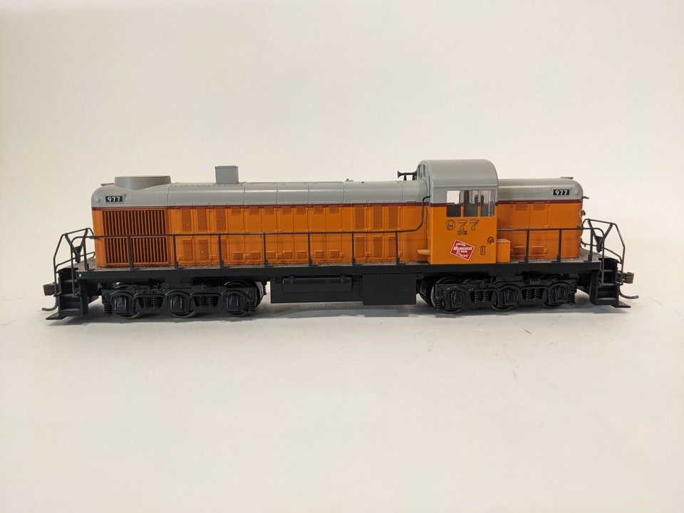 Kato HO Milwaukee Road Alco RSC-2 Diesel Locomotive #977 Tested | eBay