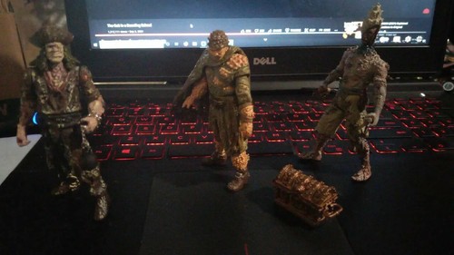 Hadras Flying Dutchman Pirate Figure Pirates of The Caribbean Zizzle ...