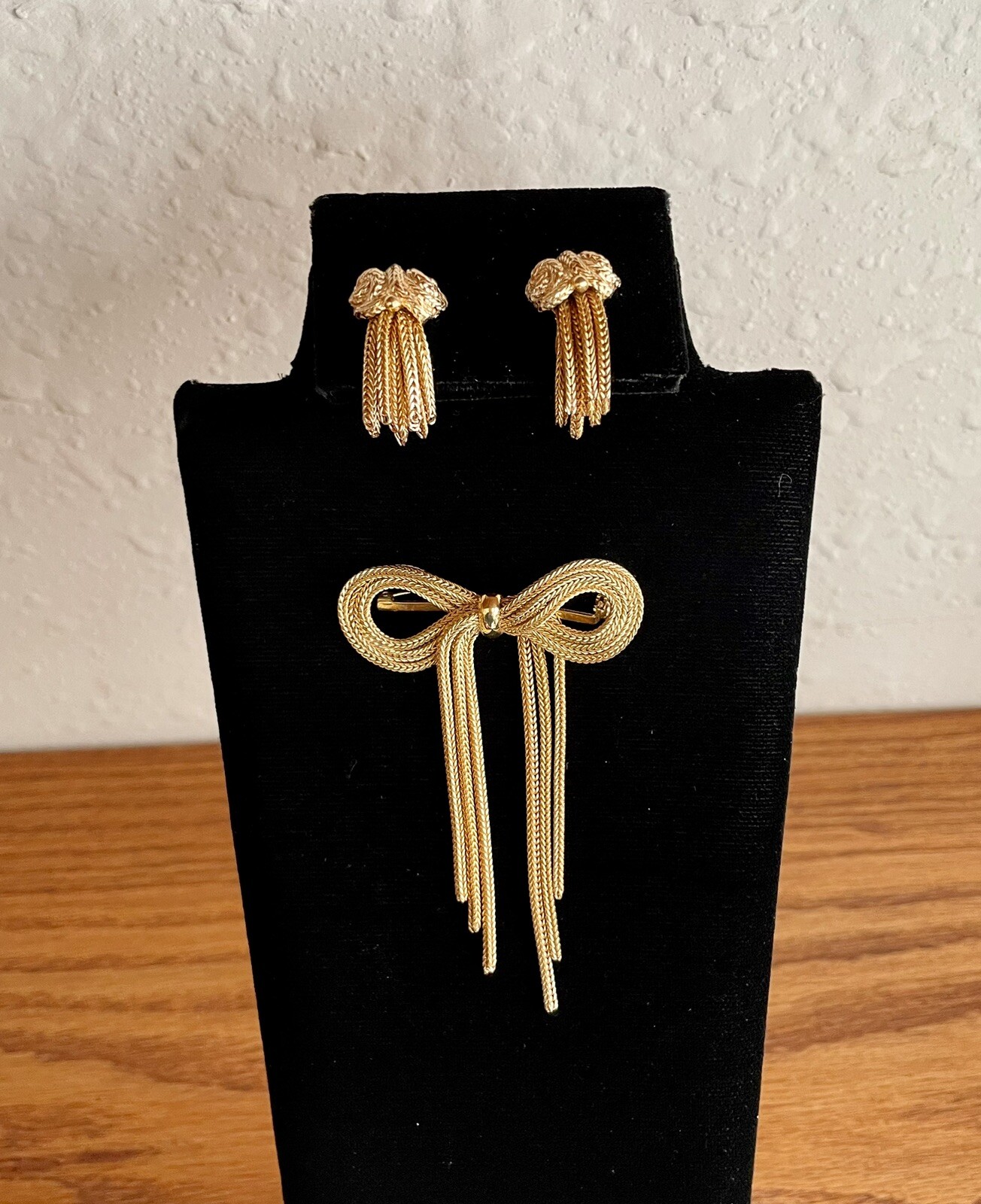 Vintage Napier Gold Tone Dangling Chain Bow Brooch Pi… - Gem