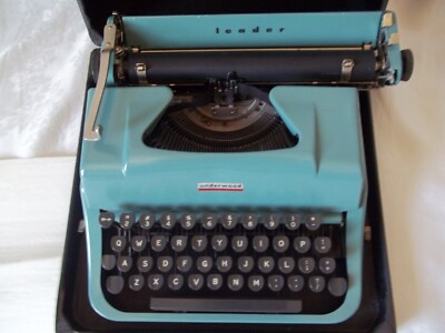 Typewriters - Underwood Leader