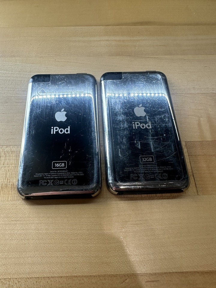 For Parts/Repair - Lot of 2 Apple 32GB & 16GB iPod Touch 1st Gen ...
