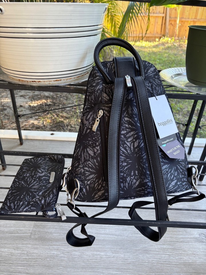 Baggallini Metro Convertible Backpack with RFID Wristlet | eBay