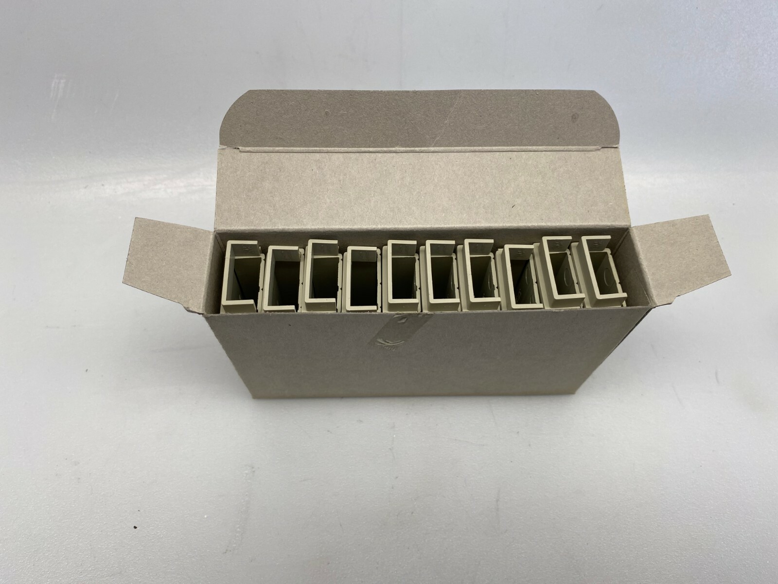 1VPE 10 STK Rittal SV 3420.000 Stirn- und Fußplatten 3420 zu SV 3419 ...