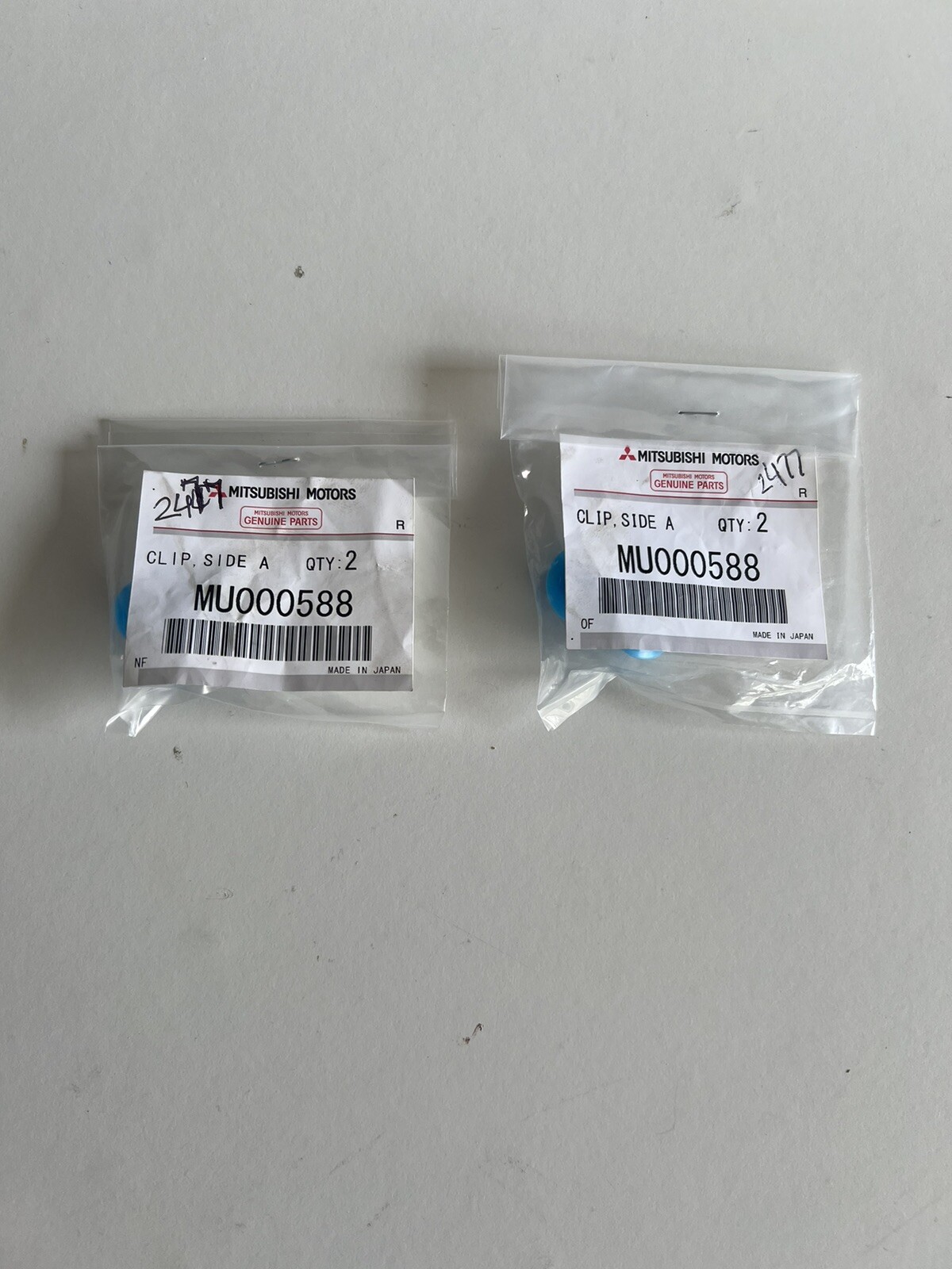 Mitsubishi Corner Trim Clips MU000588 | Genuine OEM | Set of 4