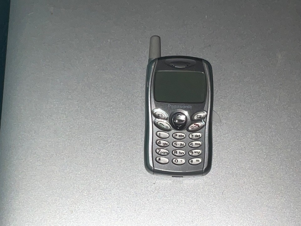 PANASONIC GD55 GSM CELL PHONE SMALLEST CELL PHONE IN THE WORLD TINY ...