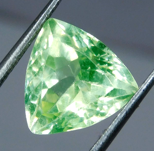 Natural 5.70 Ct Montana Sapphire Green Color Trillion Cut loose ...