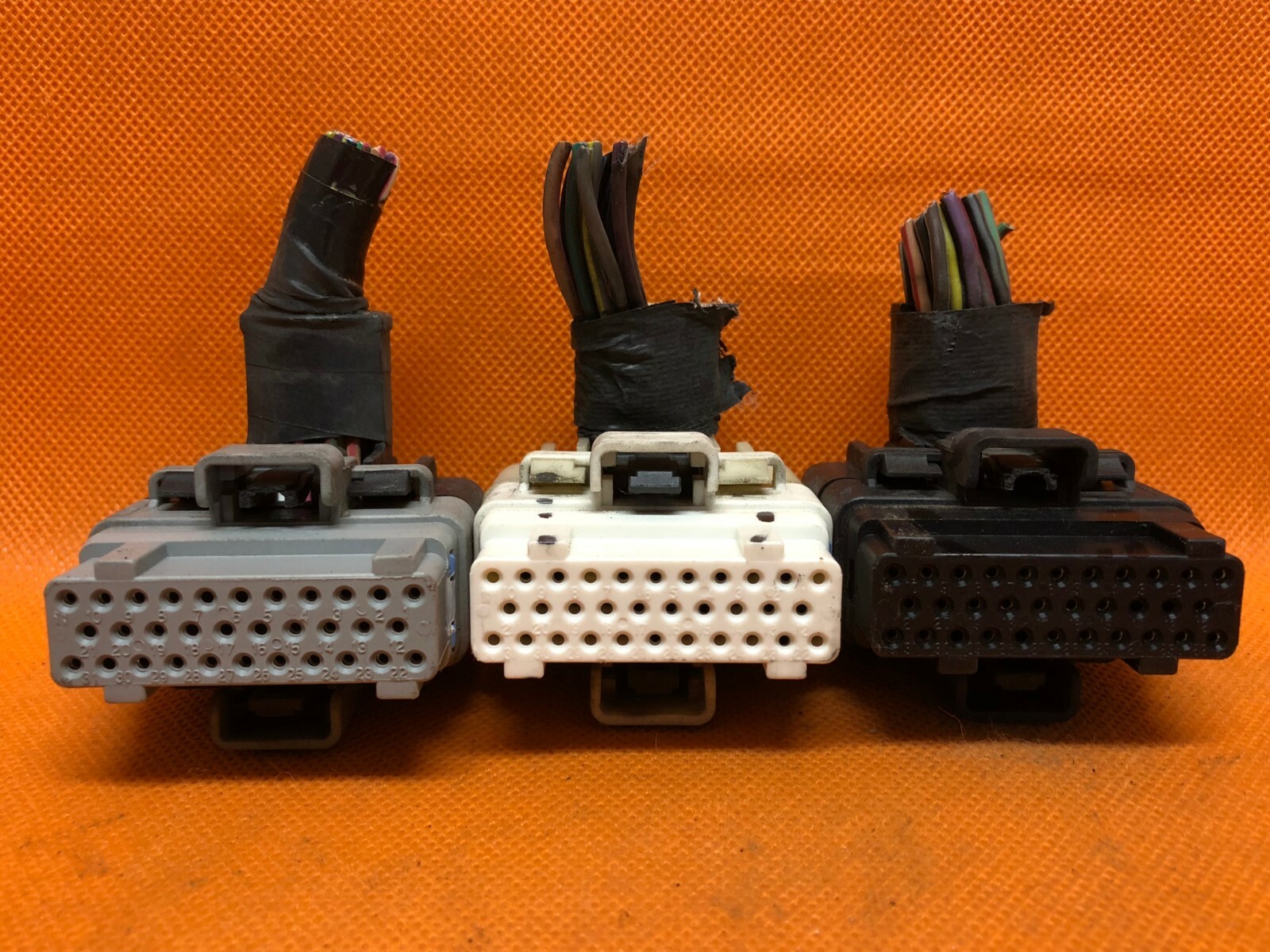98 DODGE DURANGO 5.9 ECU ECM MODULE 56040365AG CONNECTORS PLUGS WIRING ...