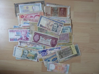 Job Lot 100 World Banknotes about uncirculated to heavy circulated ...