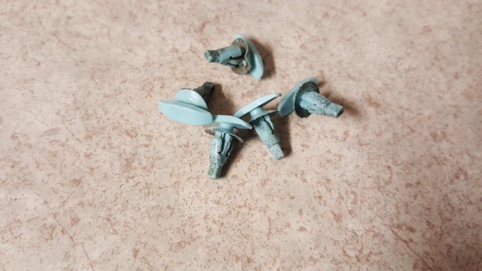 mazda weatherstrip clips fasteners BC1D58762 (qty 5) | eBay