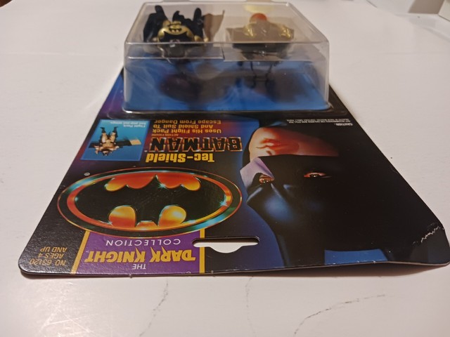 Kenner Tec-Shield Batman - Uses His Flight and Shield Suit to Escape ...