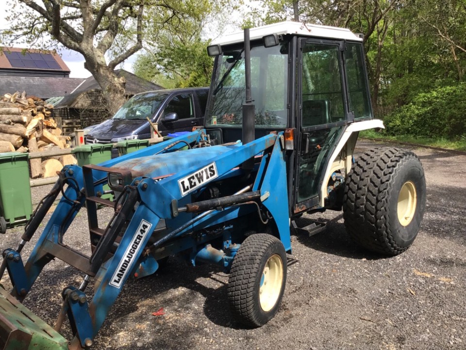 FORD/NEW HOLLAND COMPACT TRACTOR 2120, 40hp, FULL CAB & LOADER , 2/4WD ...