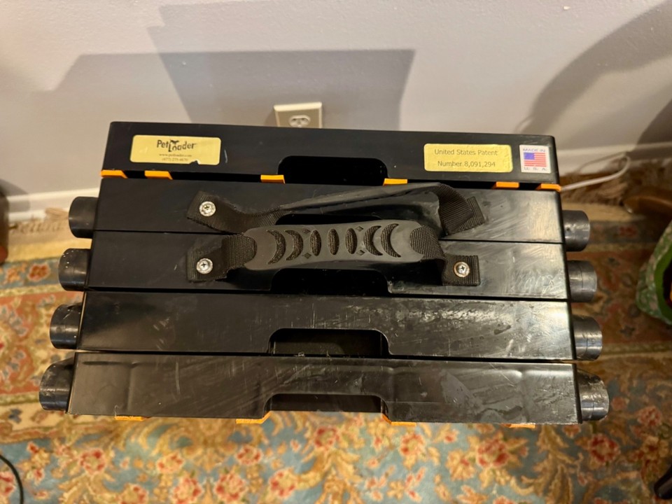 Pet Loader XL USA- Folding 5 Step Pet Stairs Carpeted Holds 250lbs ...