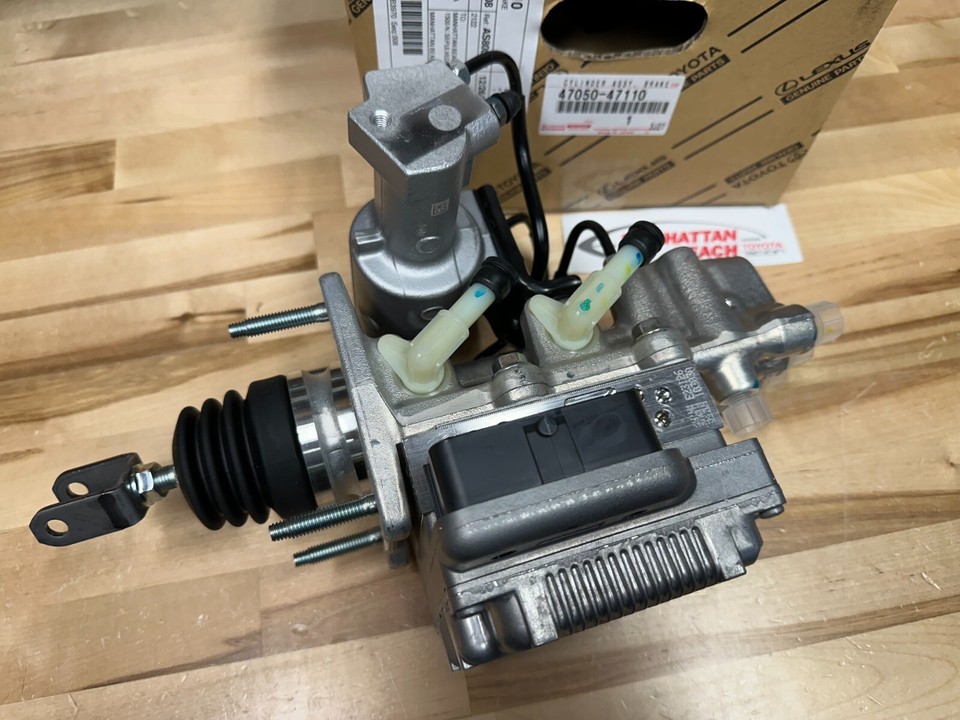12-13 PRIUS v BRAKE MASTER CYLINDER ACUATOR 47050-47110 GENUINE TOYOTA ...