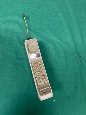 vintage Motorola brick cell phone F09FSD8826AN cellphone prop CBS WBBN ...
