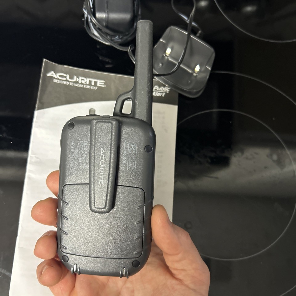 AcuRite Portable Weather Alert Radio 8550 NOAA With manual and charger ...