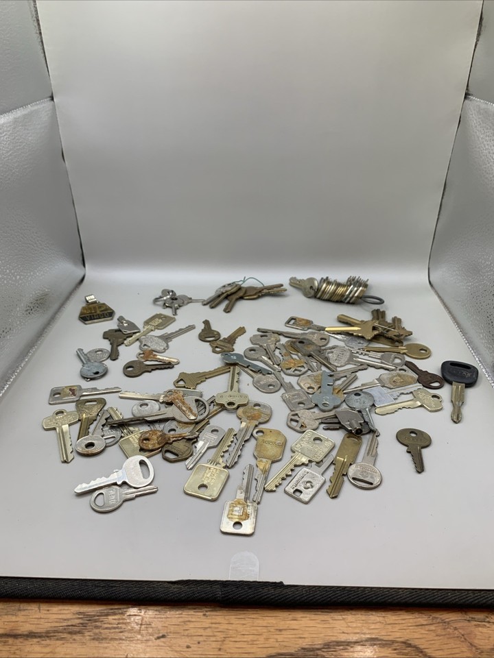 Vintage Assorted Lot of 100+ Old Keys for Steampunk Arts and Crafts ...