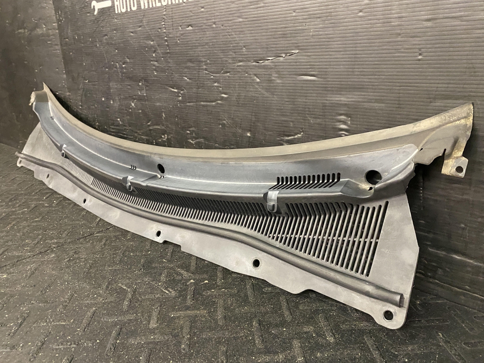 09-16 LINCOLN MKS COWL VENT WINDSHIELD WIPER SCREEN TRIM PANEL COVER ...