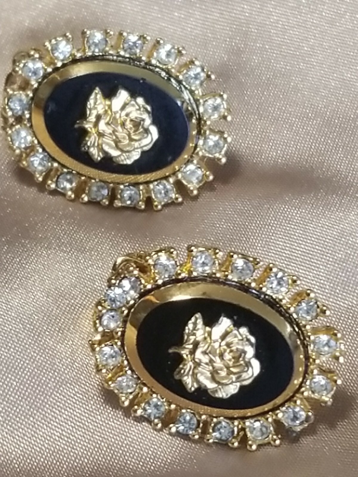 Vintage Signed Celebrity NY Black & Gold Earrings Rai… - Gem