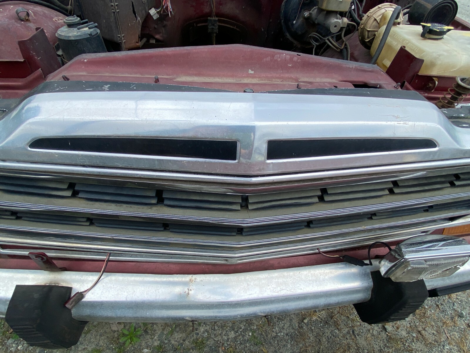 1986 Jeep Grand Wagoneer Grille Chrome OEM Header Panel Cracked Dented ...