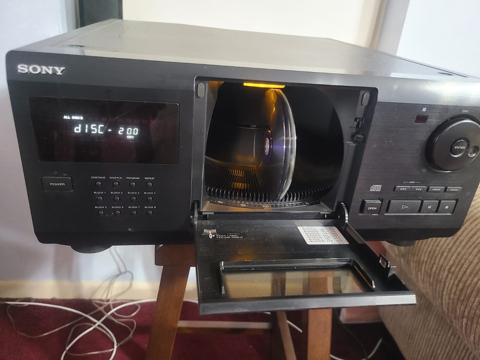 Sony CDP-CX200 Mega Storage 200-Disc CD Changer Player - Tested And ...