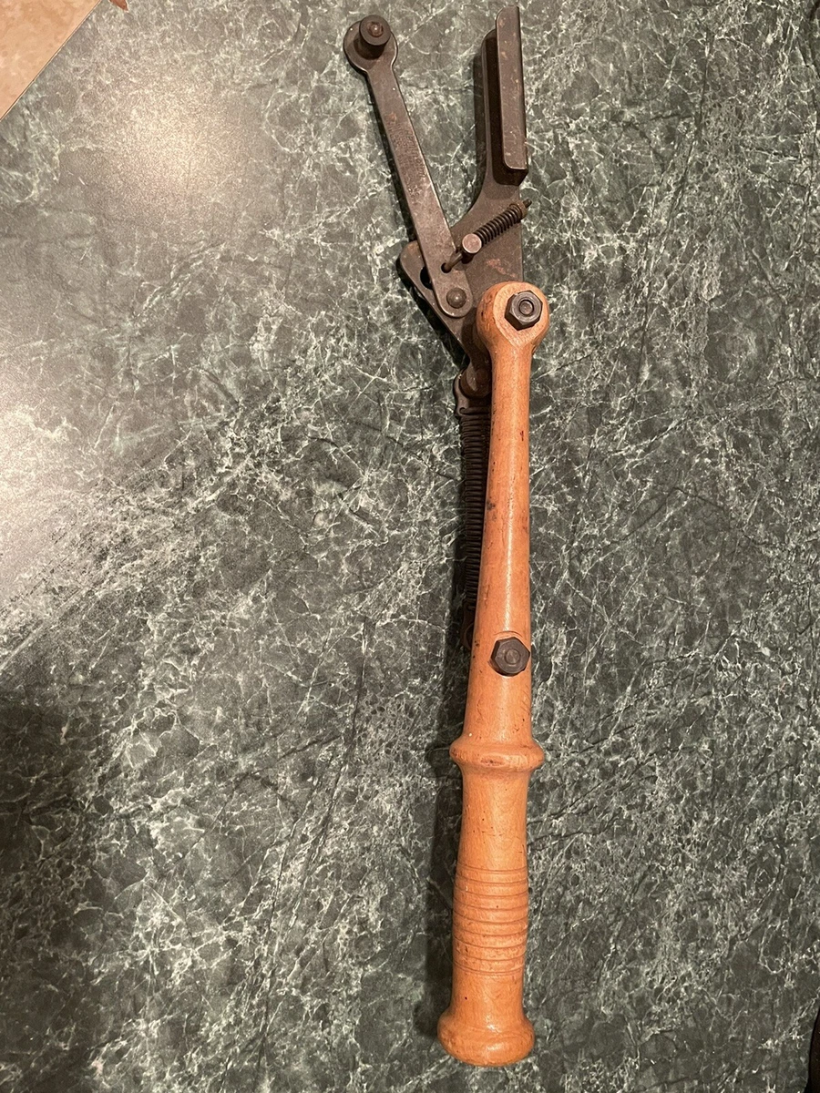 Clay Pigeon Hand Thrower