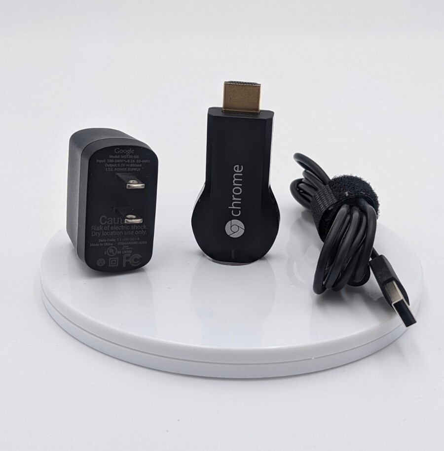 Google Chromecast 1st Generation Streaming Media Player - H2G2-42 Black