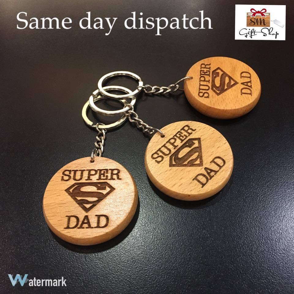 Dad Father Wooden Keyring Keychain Gifts - Engraved with heartfelt ...