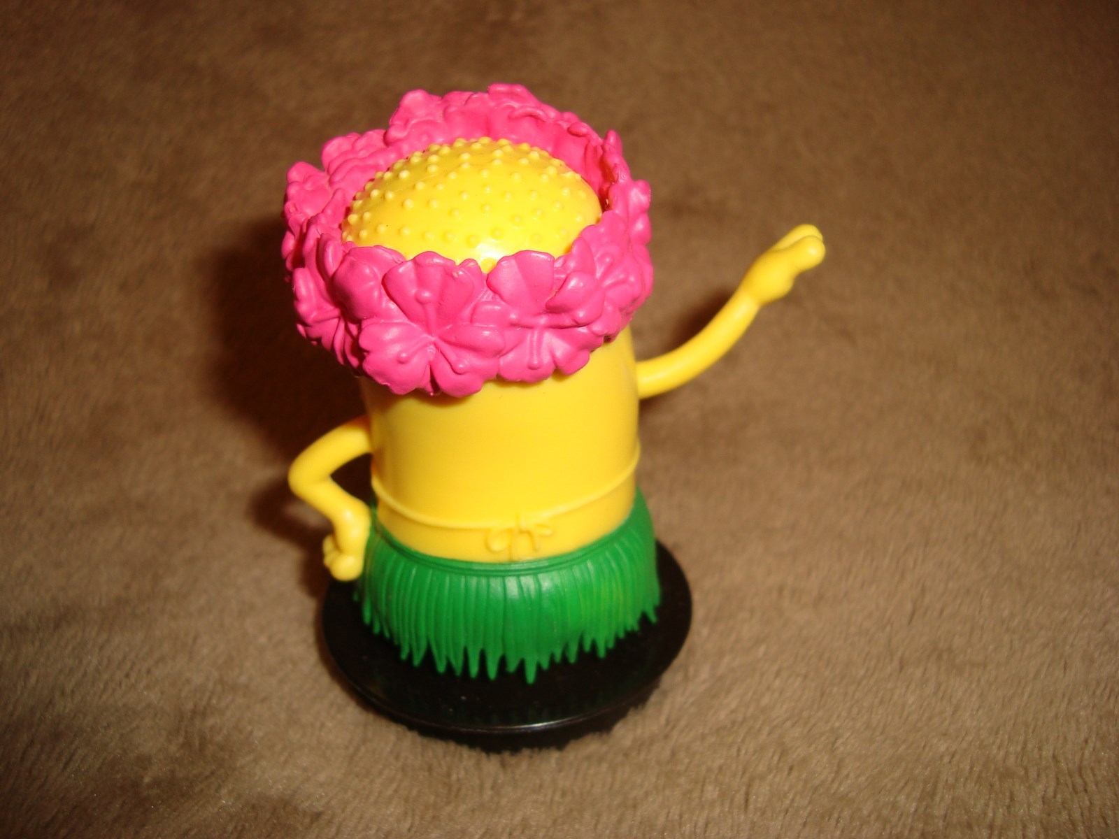 Despicable Me 3 Minions in grass skirt & Coconut Bra Snapco Cup topper ...