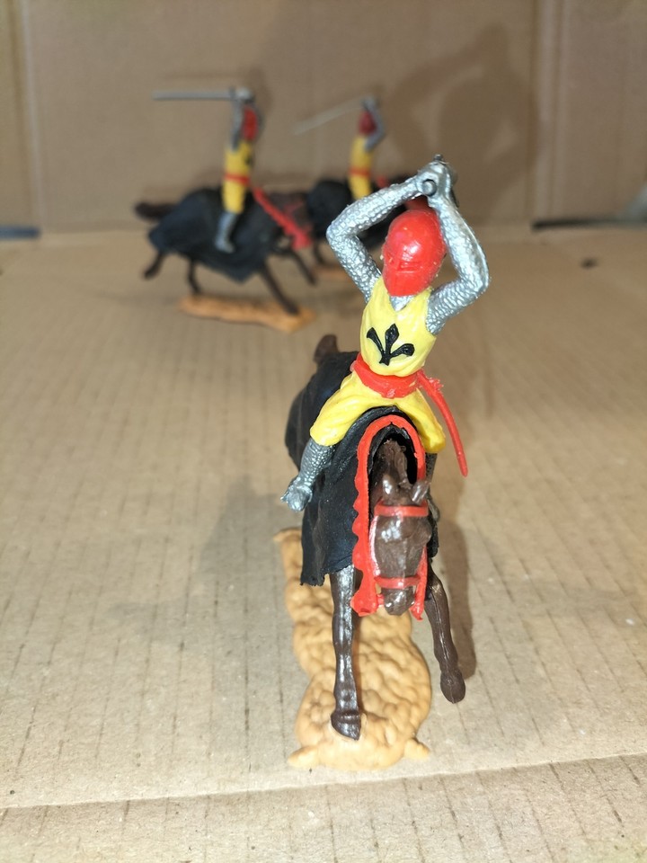 VINTAGE TIMPO TOYS - MOUNTED MEDIEVAL YELLOW KNIGHTS X 3 | eBay UK