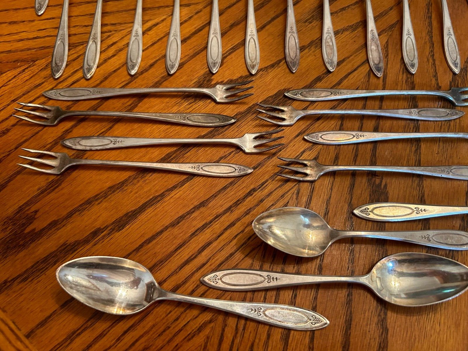 67-Piece Vintage Oneida Community Silverplate Flatware Set – Matching ...