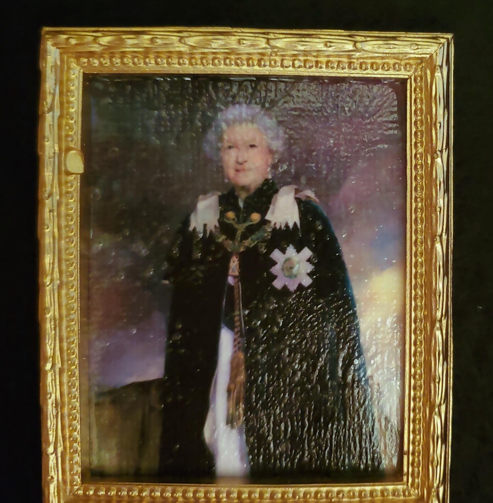 DOLLHOUSE MINIATURE GOLD FRAMED ART PORTRAIT (Older) QUEEN ELIZABETH II ...