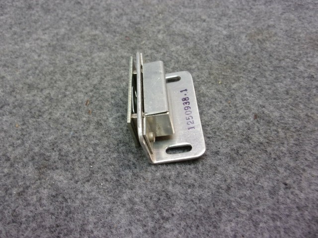 Cessna Catch Assy P/N 1250938-1 for sale online | eBay