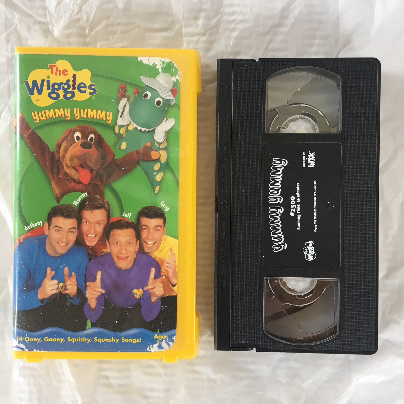 VHS The Wiggles ~ Yummy Yummy ~ Yellow Clamshell 2000 Lyrick 14 songs ...