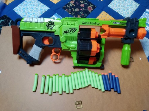 NERF DOMINATOR Zombie strike blaster 25 fléchettes | eBay