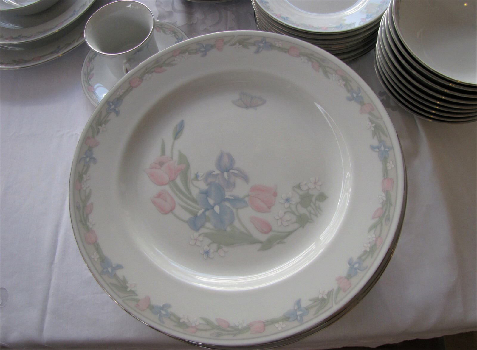 CENTER STAGE Illusions By Excel Service for 8 DINNERWARE SET free ship ...