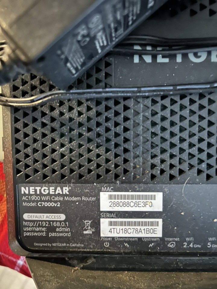 Netgear Nighthawk C7000 AC1900 WiFi router with DOCSIS 3.0 Cable Modem ...