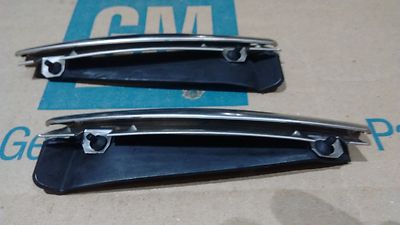 rear top upper fender trim moldings & rubber dust seal 68-72 Chevy ...