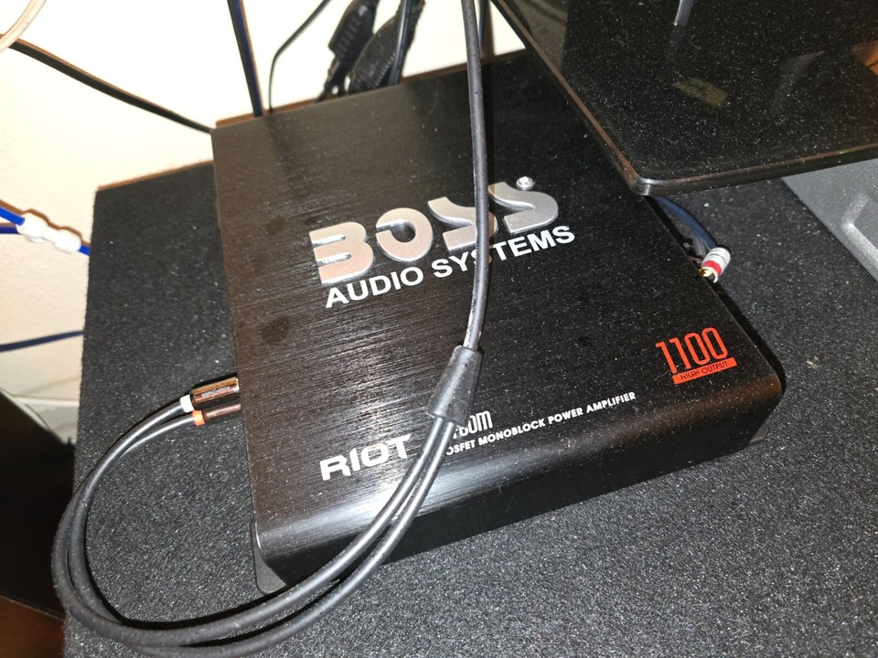 Skar Audio Ported Box +2x BOSS 1100 Amps +2x 12" Boss 3200 watt ...