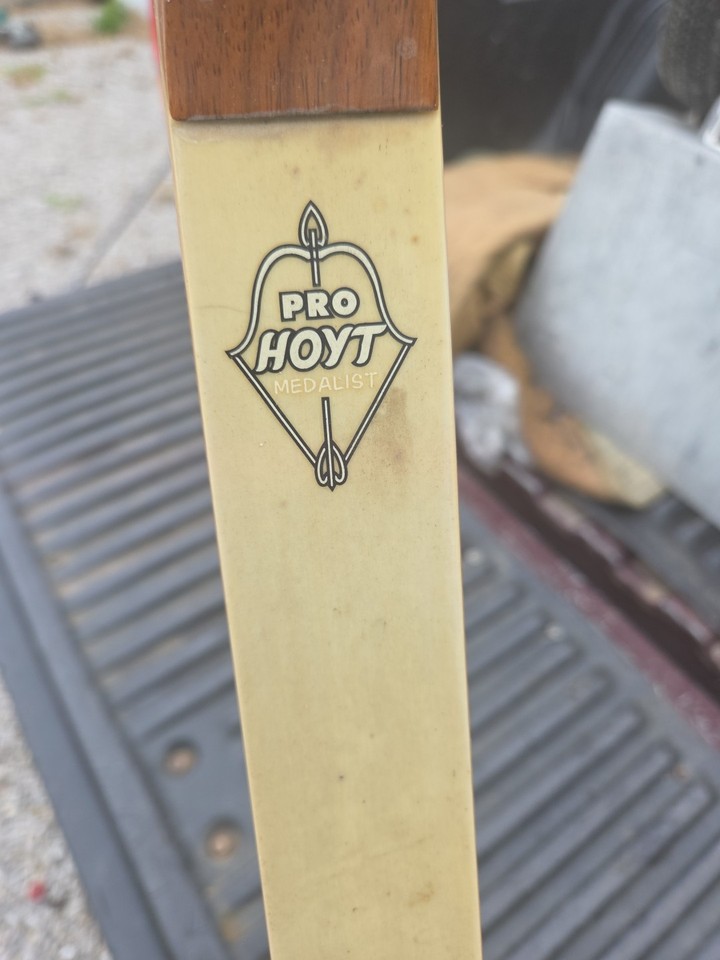 NICE PRO HOYT MEDALIST VINTAGE ARCHERY RECURVE BOW 70' 2PM1780 36# SEE ...