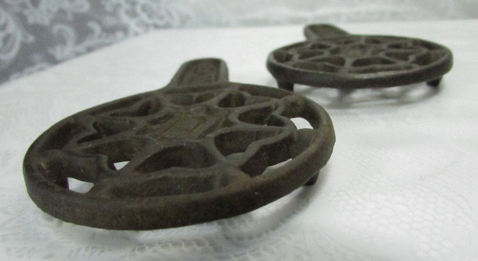 Set of 2 UNICAST Vintage Miniature Doll House CAST IRON TRIVETS Rustic ...